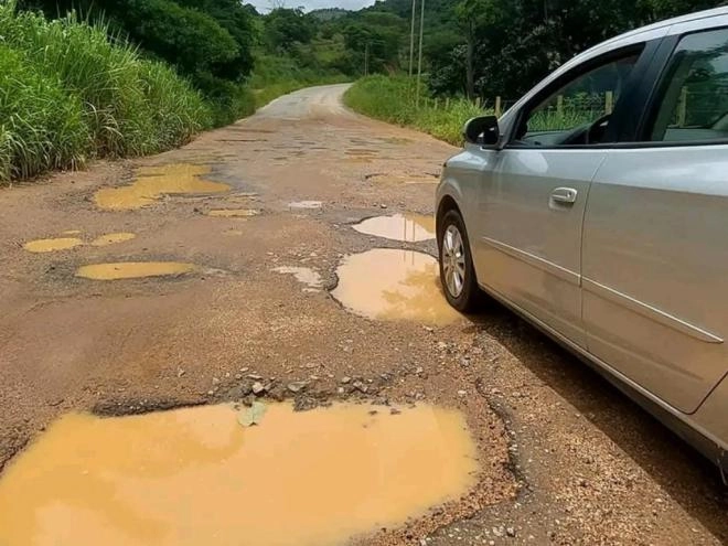 Estrada na região da Florestal, entre Apuarema e Jaguaquara, segue ...